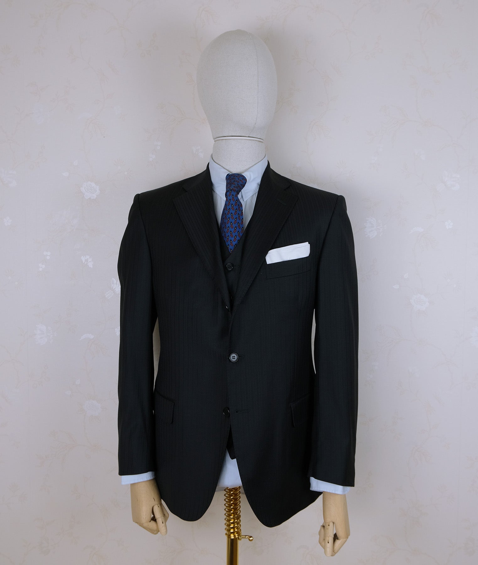 Il Lanificio, tumma puku, koko 50, liituraita, pesetetty, mukana liivi ...