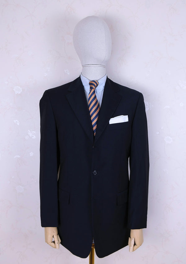 Topas, konepestävä tumma puku, koko 50, tehty Itävallassa – Pukimo Raivio