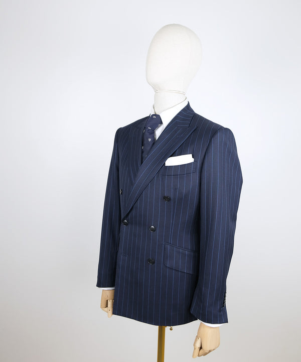 Vaatturiliike Sauma, tumma puku, liituraita, koko 50 – Pukimo Raivio