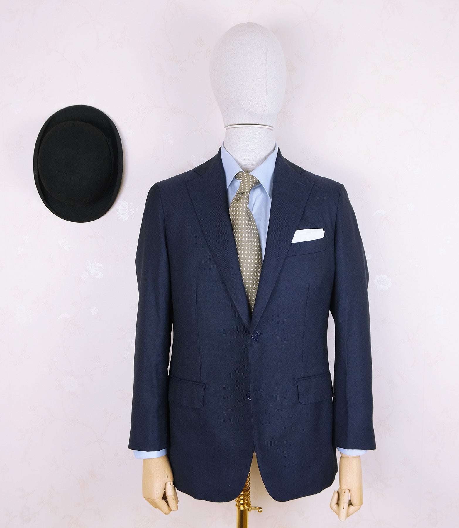 Vaatturiliike Sauma, käytetty tumma puku, koko 50, kevyt rakenne ...